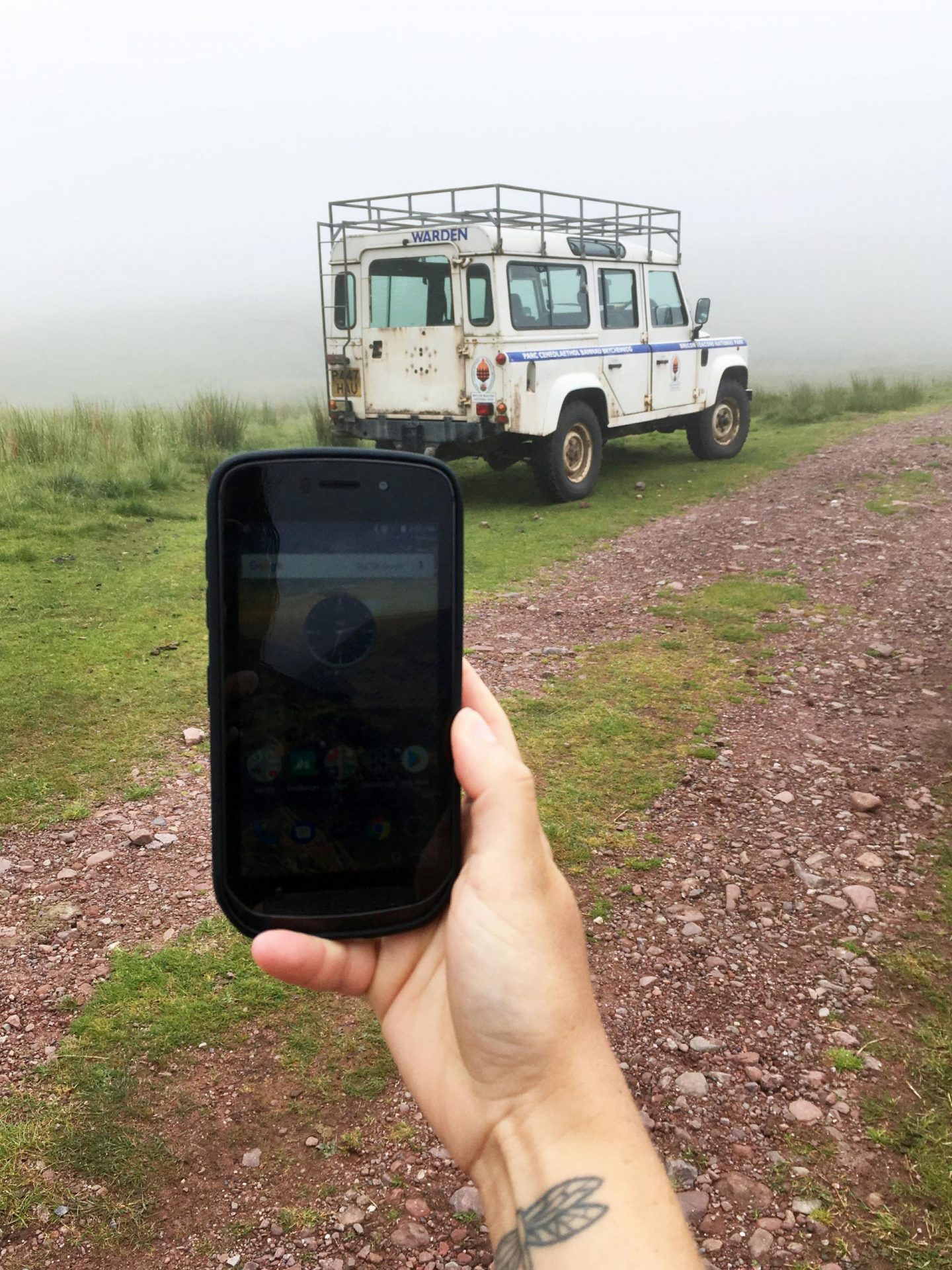 Land Rover Explore phone - outdoor waterproof GPS phone review